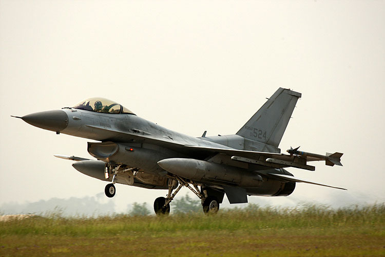 “KF-16전투기, JDAM으로 北 해안포대 박살” | 서울신문