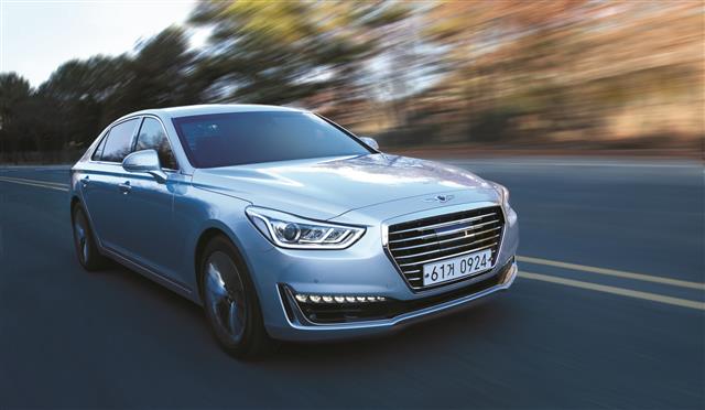 ‘회장님 차’는 잊어라! 제네시스 EQ900 직접 몰아 보니 | 서울Pn