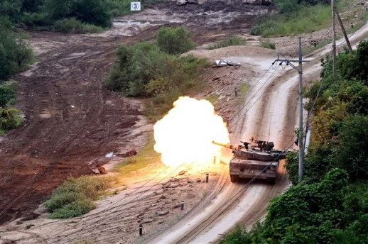 [포토] 화염 뿜는 K1A2 전차 | 서울Pn