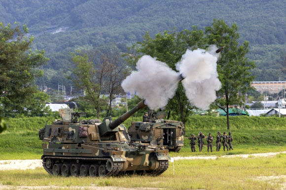 [포토] ‘지구사 대화력전’ K9A1 자주포 사격 | 서울신문