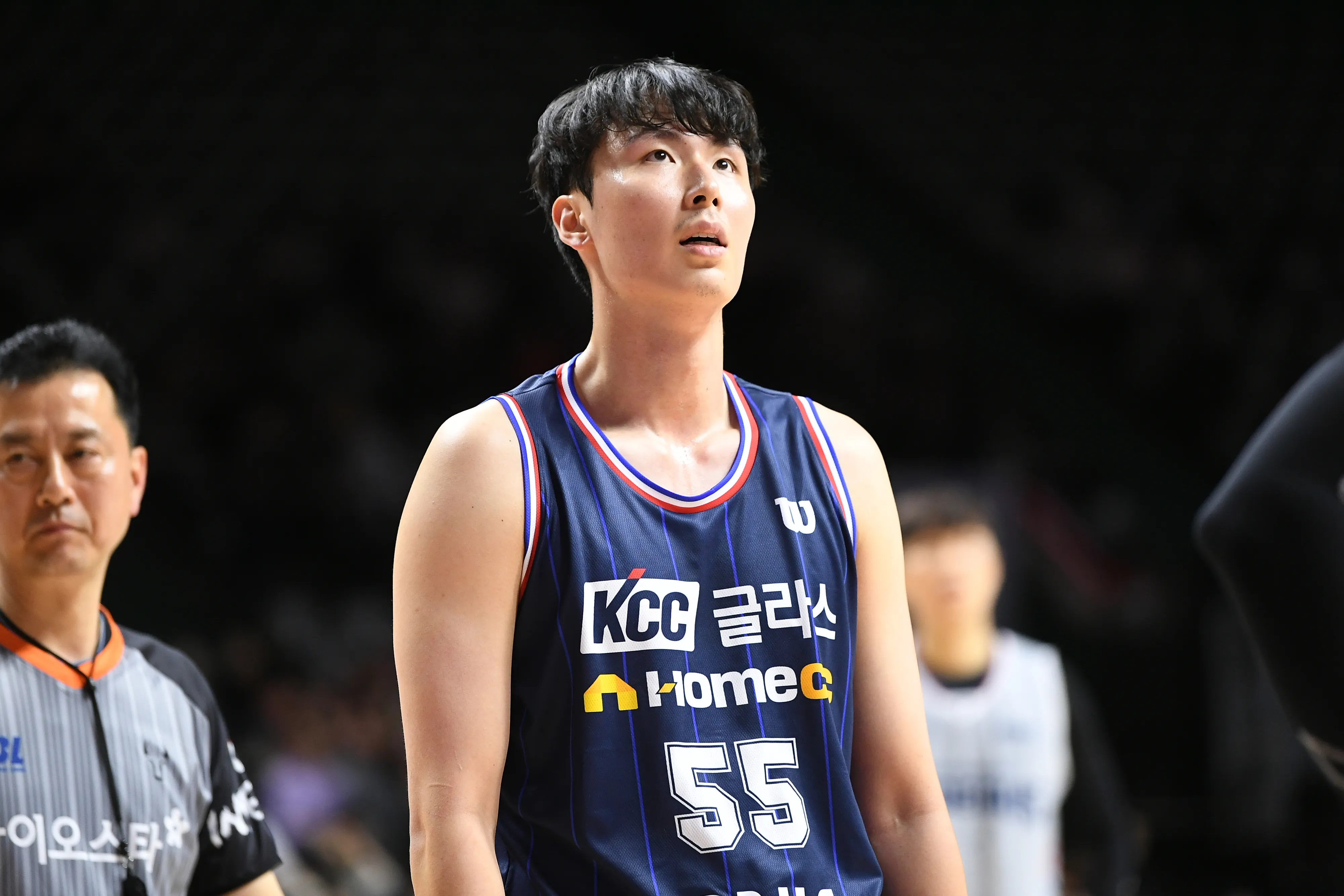 ‘리바운드 꼴찌’ KCC 최근 7경기 1승6패…송교창·데이비스 이탈에 꼬인 시즌 계획 | 서울Pn