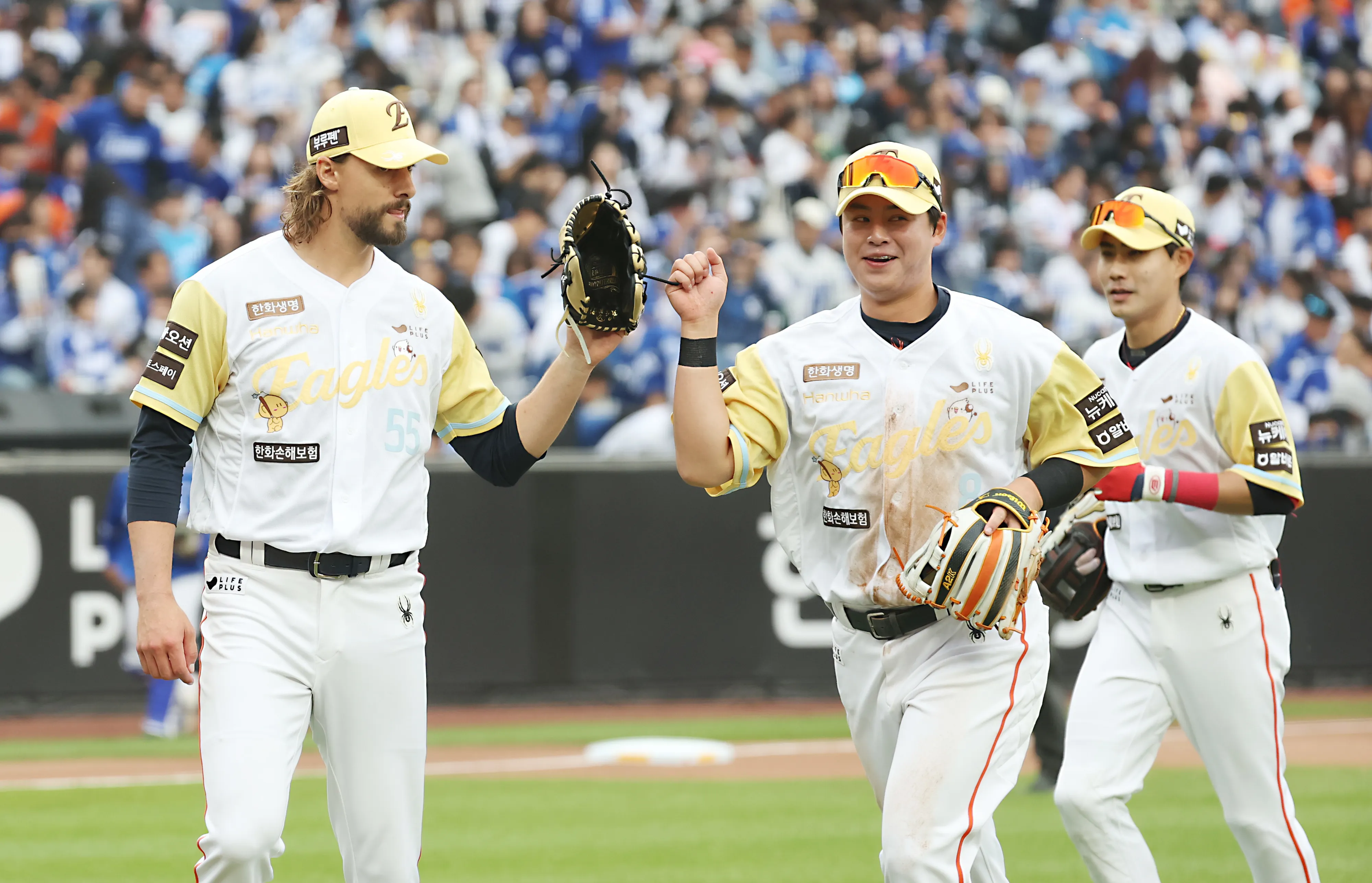 18년 만에 리그 1위 오른 한화, KBO는 역대 최소경기 300만 관중 돌파 | 서울Pn