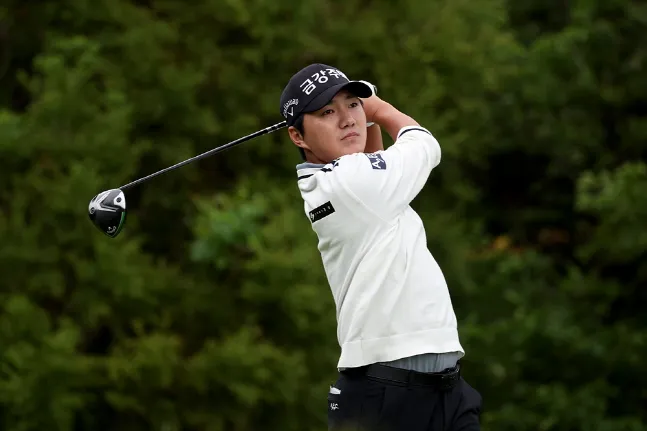 옥태훈, KPGA 클래식 2라운드도 단독 선두…투어 첫 우승 보인다 | 서울Pn