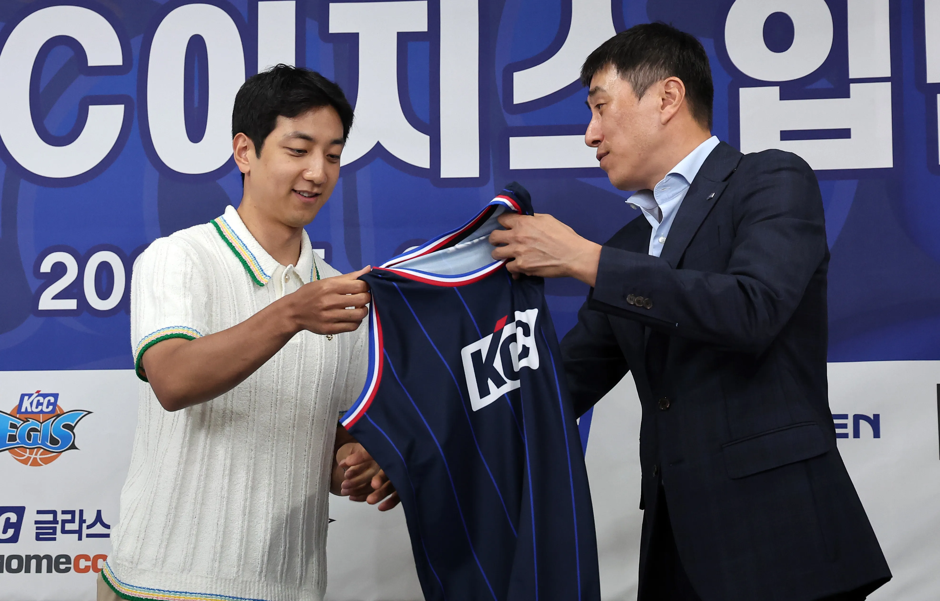 “보상금만 10억 이상, 시장 왜곡돼”…자유 없는 KBL 자유계약, FA 직전 연봉이 더 높은 모순 | 서울Pn